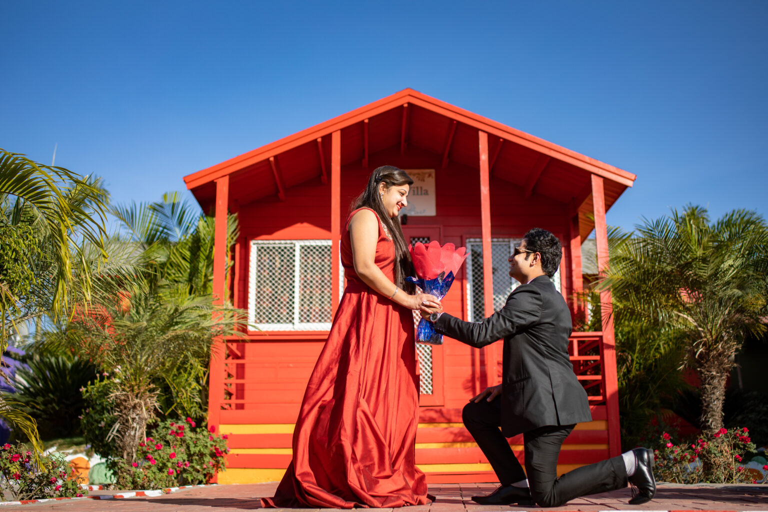 20+ Best Pre-Wedding Photoshoot Poses for Couples 2025 - 26